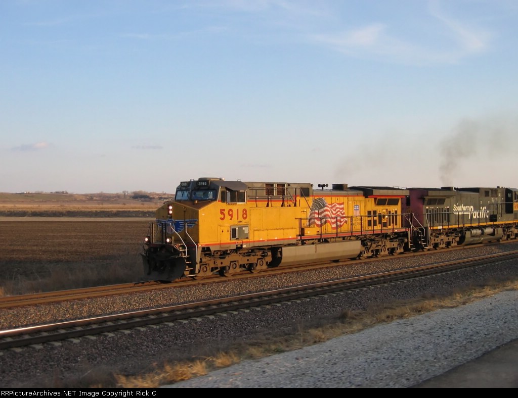 UP 5918 Leading EB Coal Loads